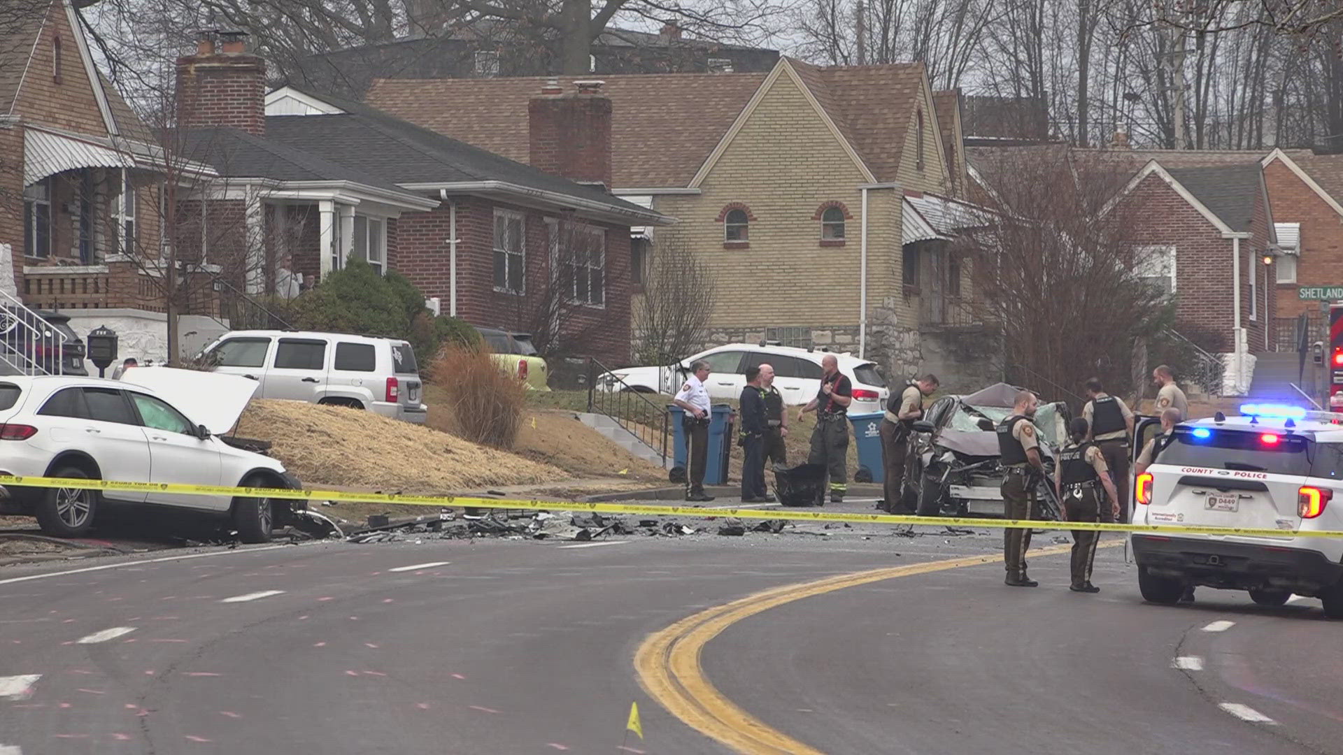 1 dead, 2 seriously injured in 2-car crash in Lemay Thursday morning ...