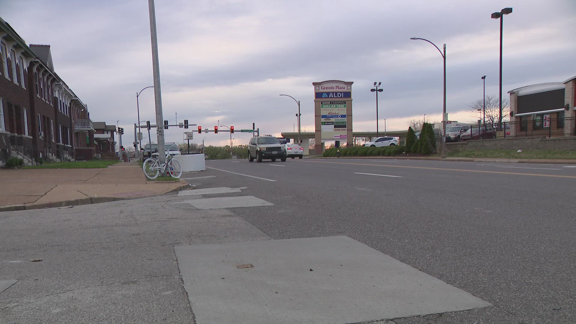 Cyclist dies after being struck by multiple vehicles in south St. Louis | ksdk.com