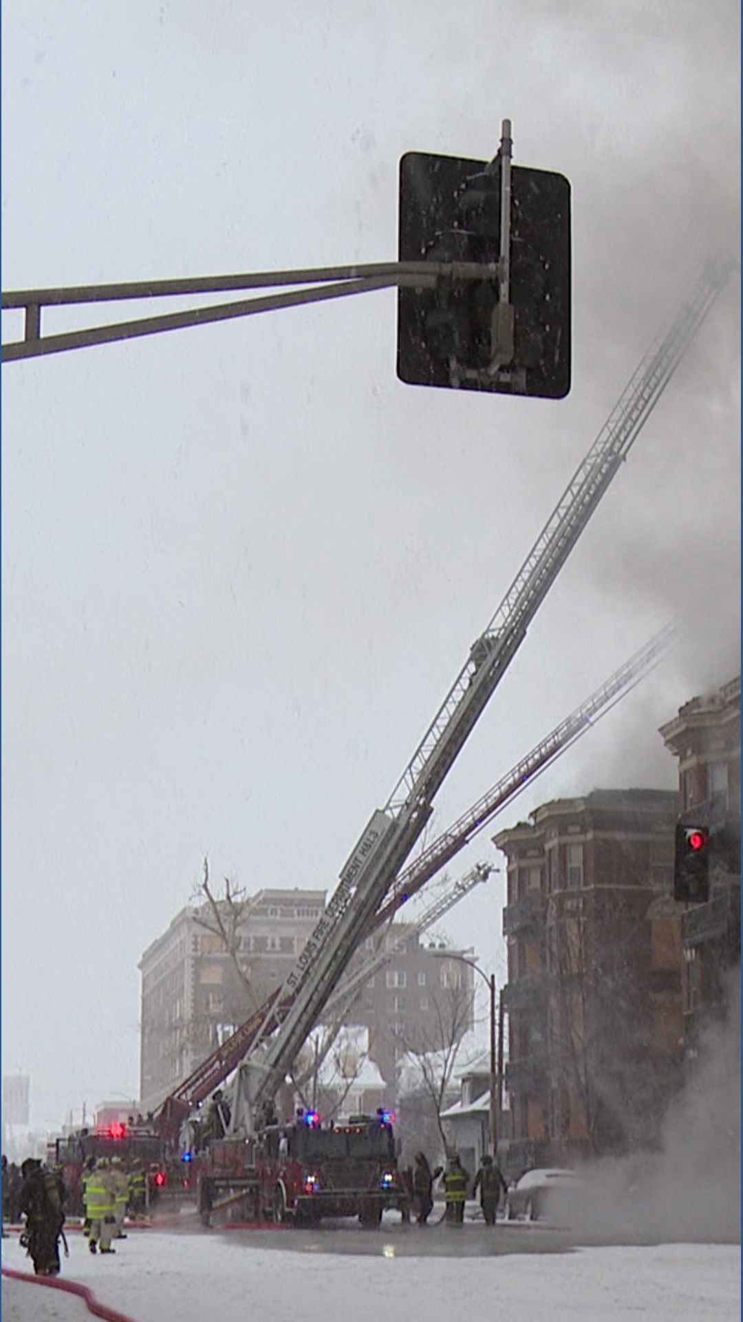 Nearly 100 firefighters respond to apartment fire during winter storm ...