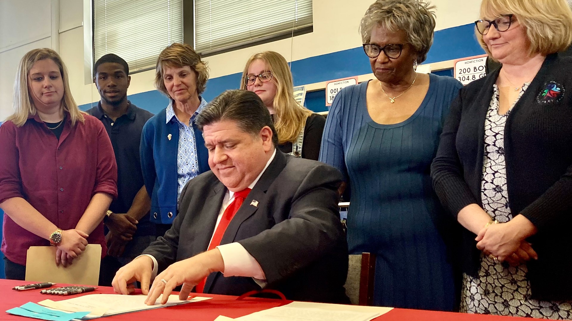 Illinois governor signs laws tackling shortage of teachers, aides ...