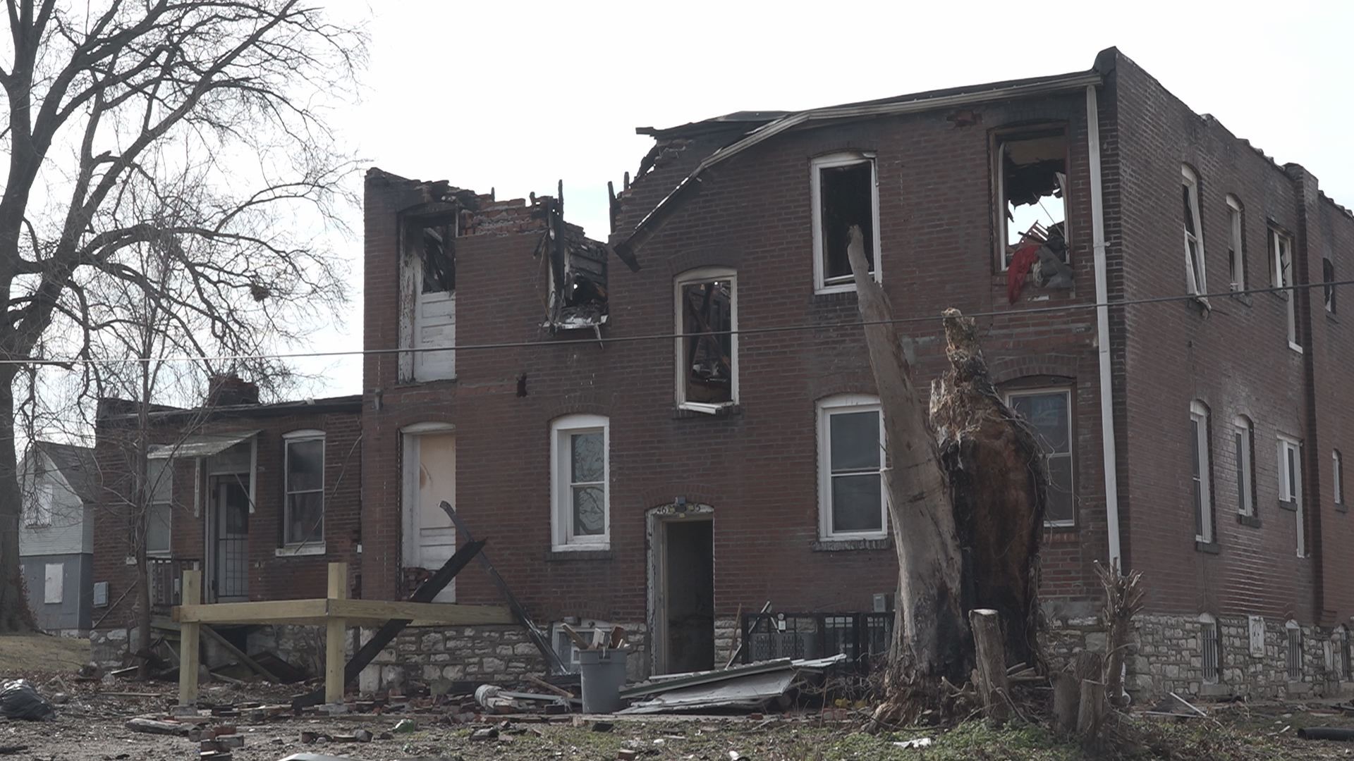 Person killed in fire at multi-family home in St. Louis | ksdk.com