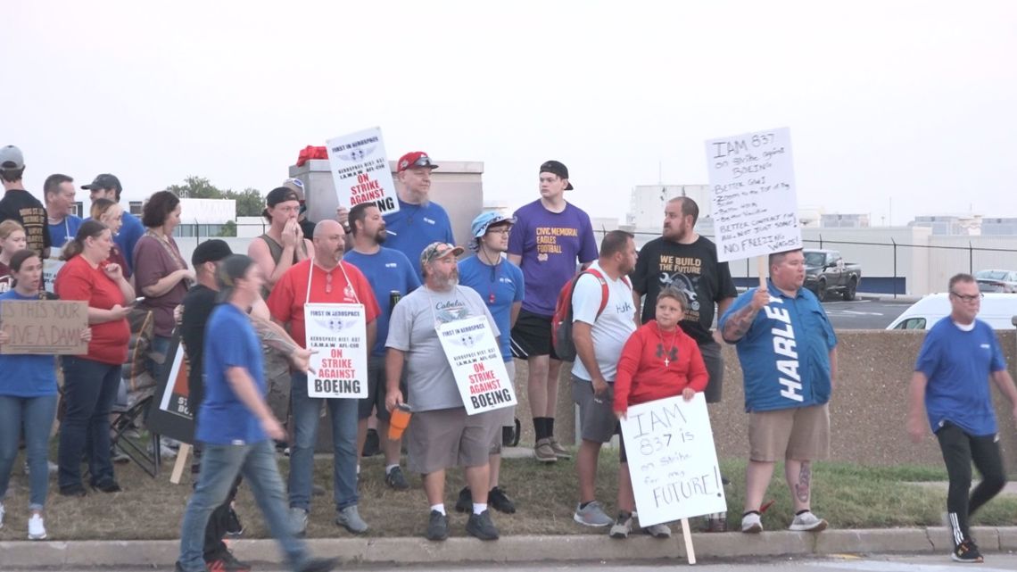 Boeing union strike drags onto second week as machinists demand new ...