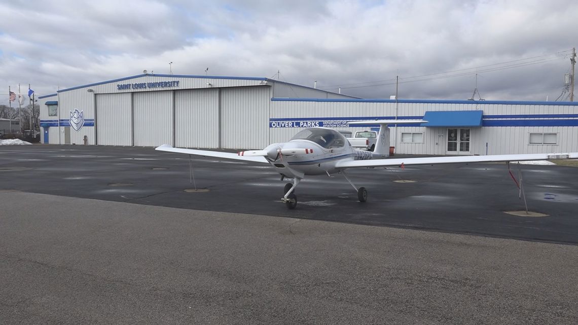 SLU aviation instructor weighs in on challenges faced by pilots at DCA ...