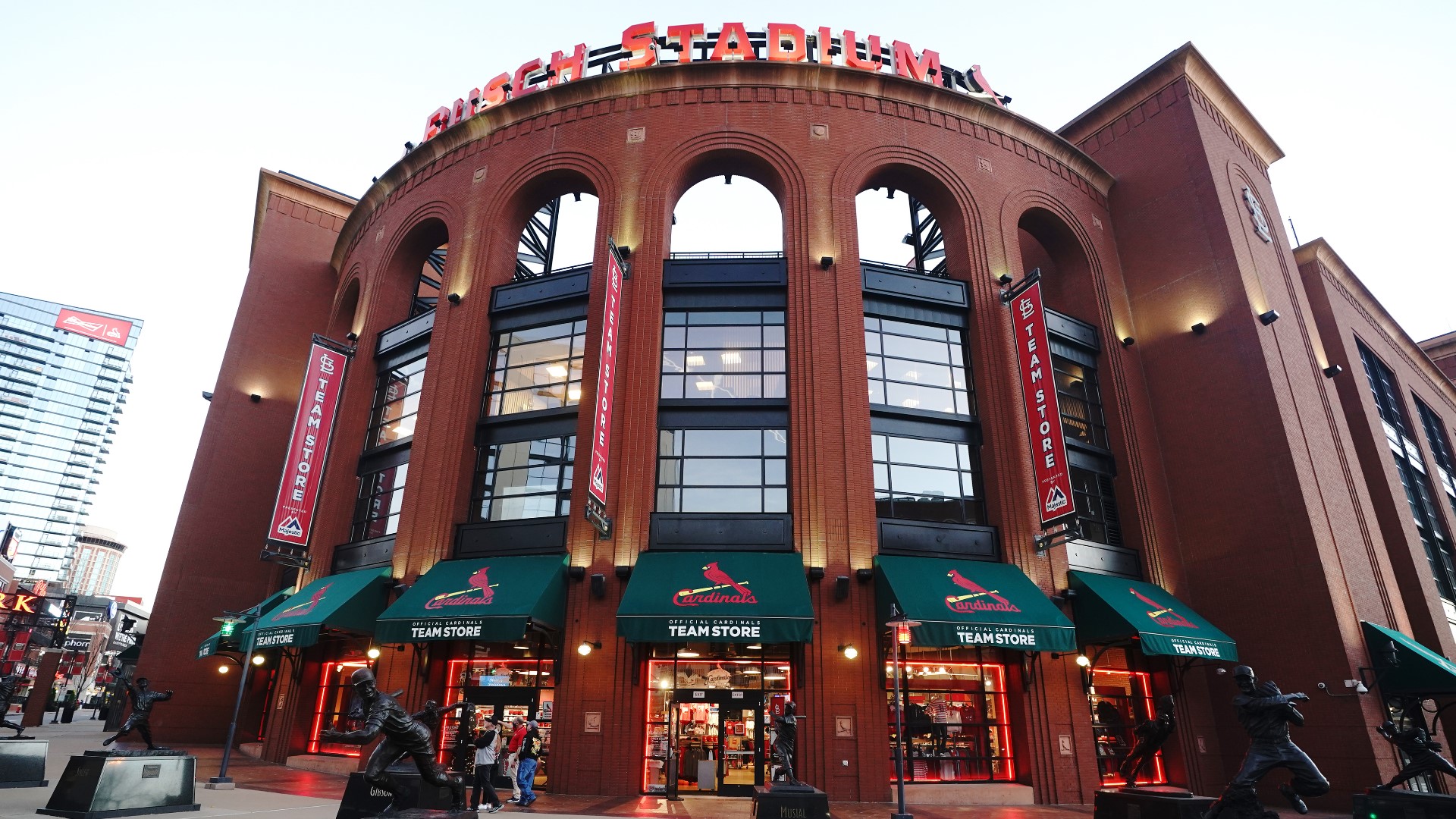 Cardinals, SLMPD host blood drive at Busch Stadium | ksdk.com