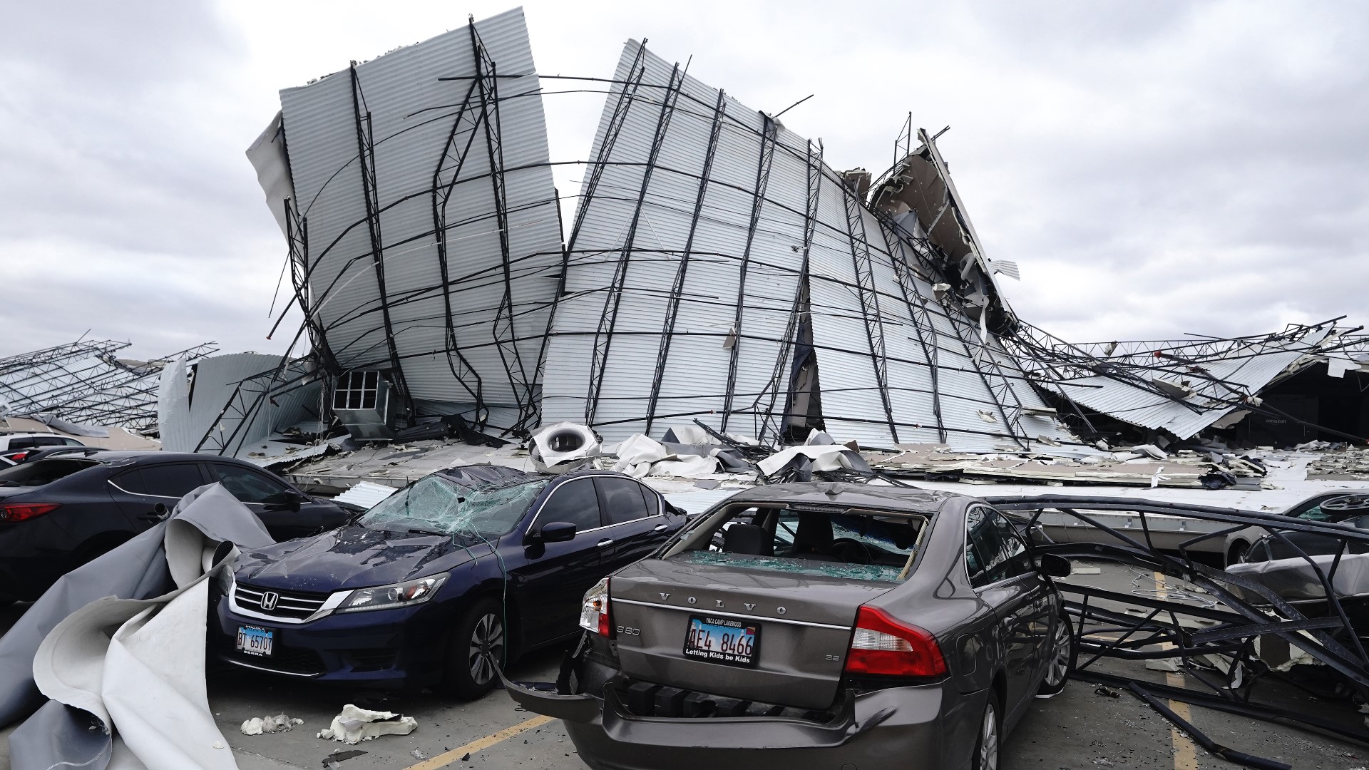 Search continues inside collapsed Amazon warehouse | ksdk.com