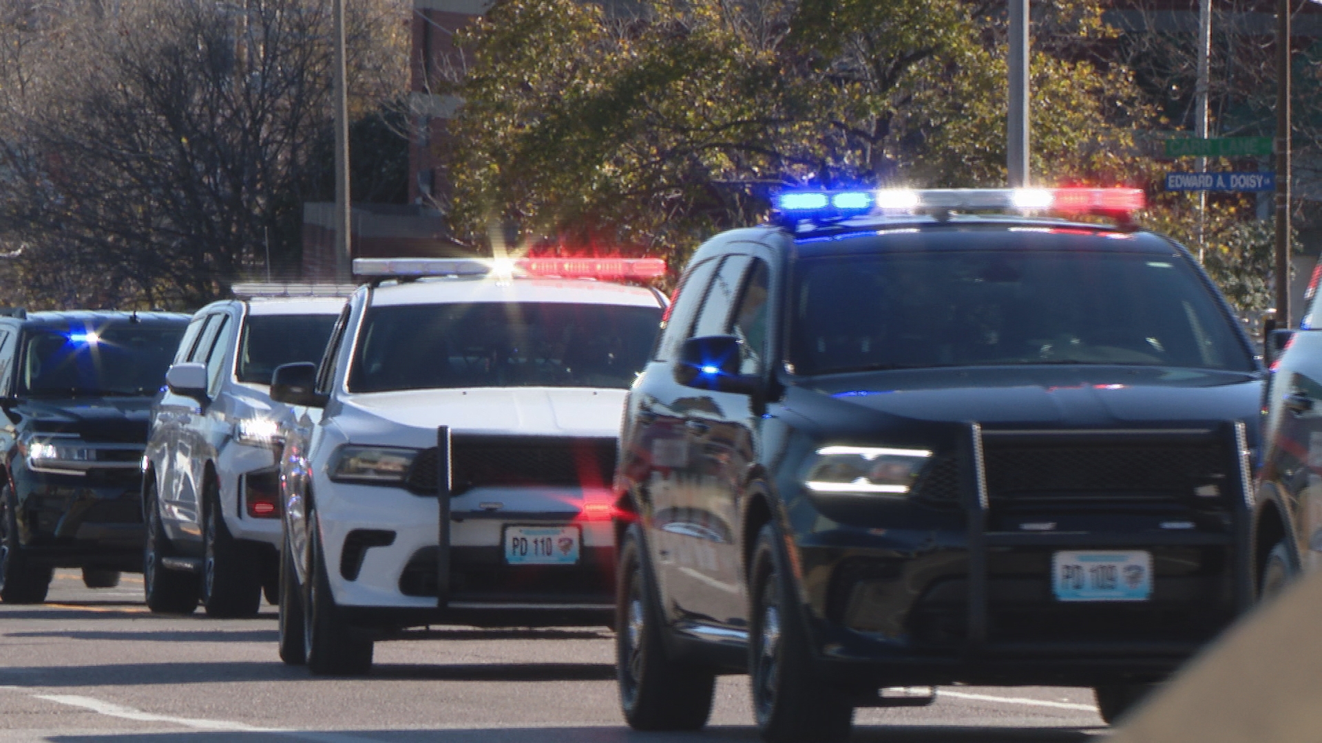 'He's going to make his way back': Hundreds support Ferguson police ...