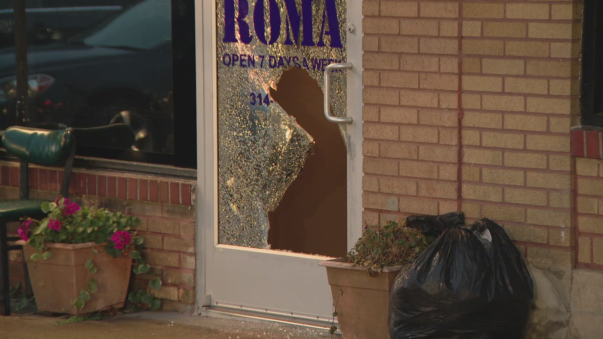 Smash-and-grab reported at Bar Roma | ksdk.com