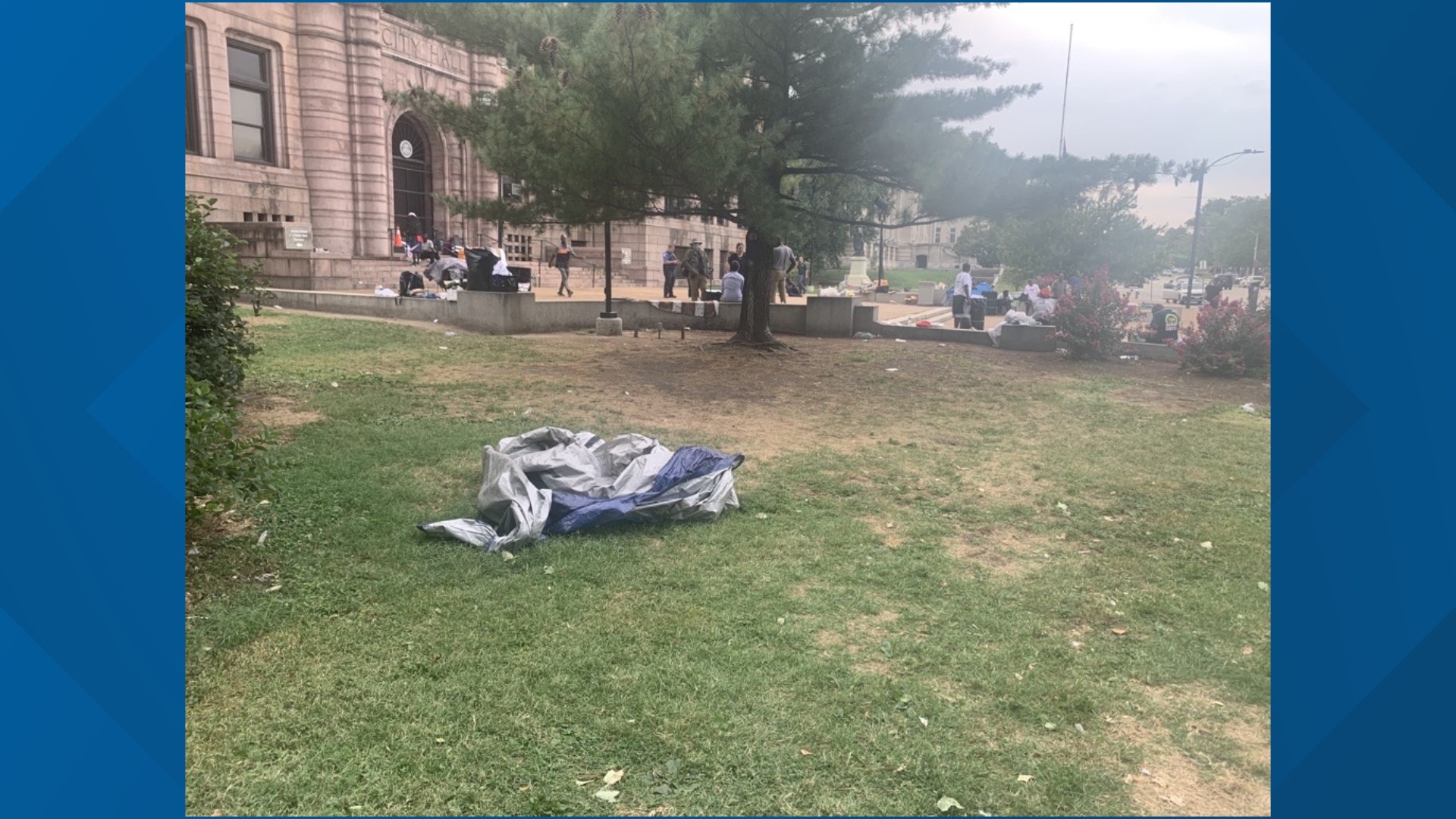 St. Louis' City Hall homeless encampment dwindles on Tuesday | ksdk.com