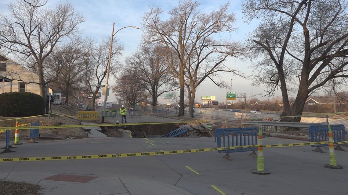 South St. Louis sinkhole causes street collapse | ksdk.com