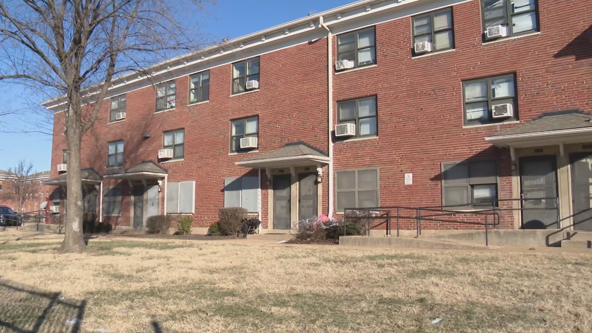 Clinton-Peabody Apartments gets major facelift after 80 years | ksdk.com