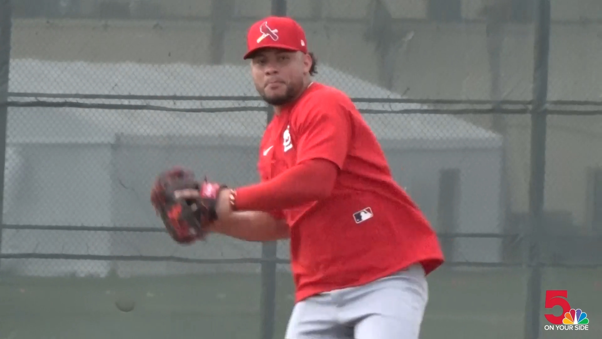 St. Louis Cardinals first baseman Willson Contreras takes to the field ...