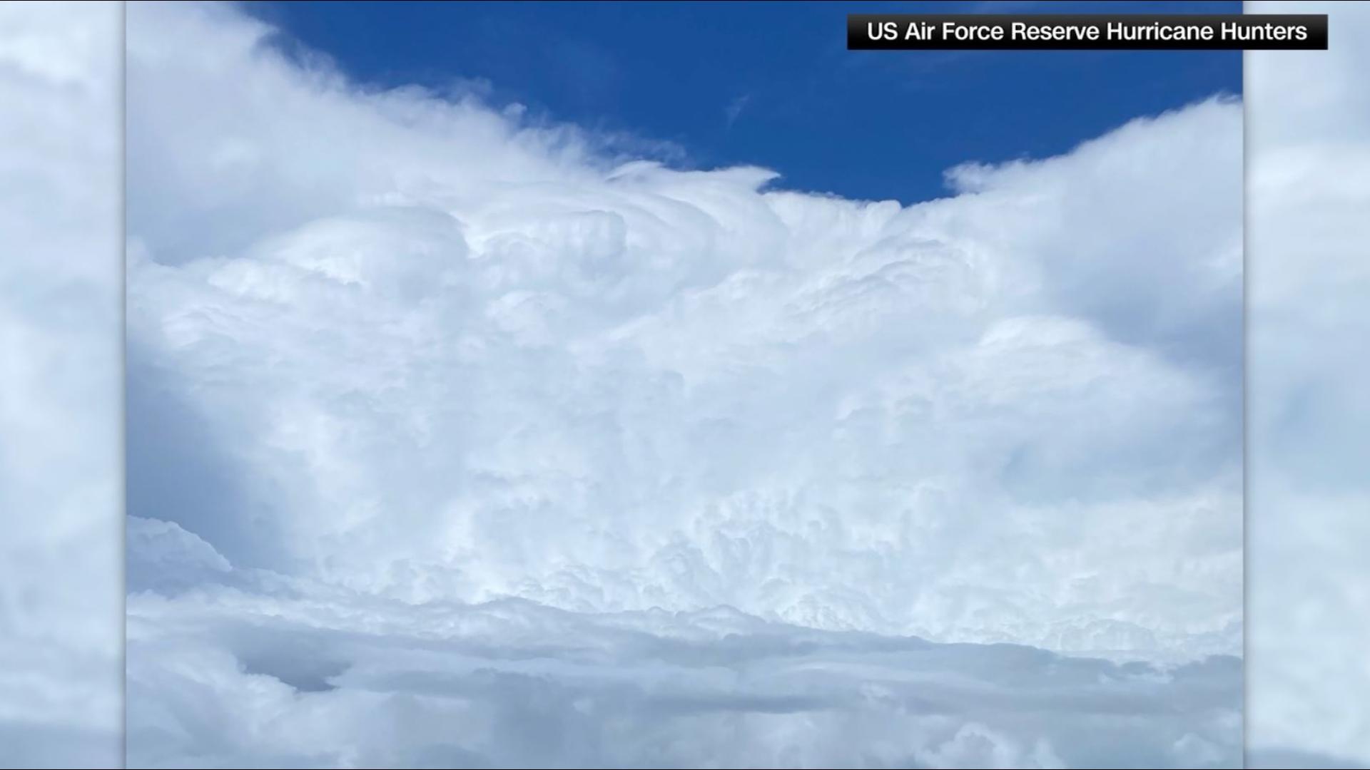 Hurricane hunters capture photos from inside eye of Hurricane Beryl ...