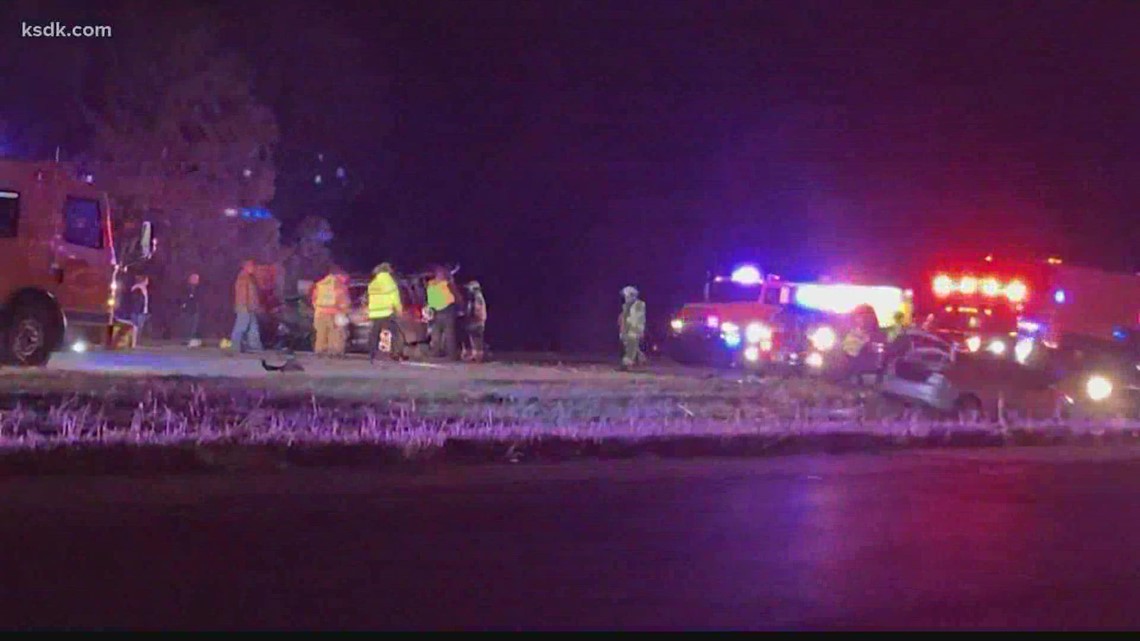 Wrong-way crash near Columbia leaves 4 dead, 3 children injured | ksdk.com