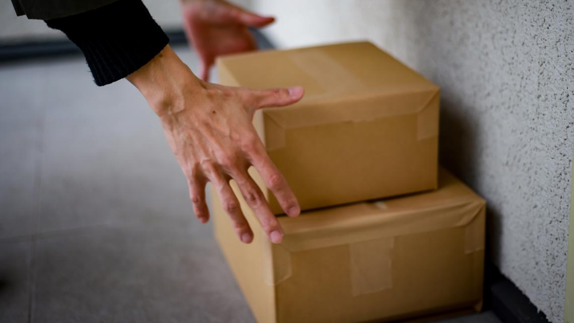 Package thief foiled by Downtown St. Louis glitter bomb | ksdk.com