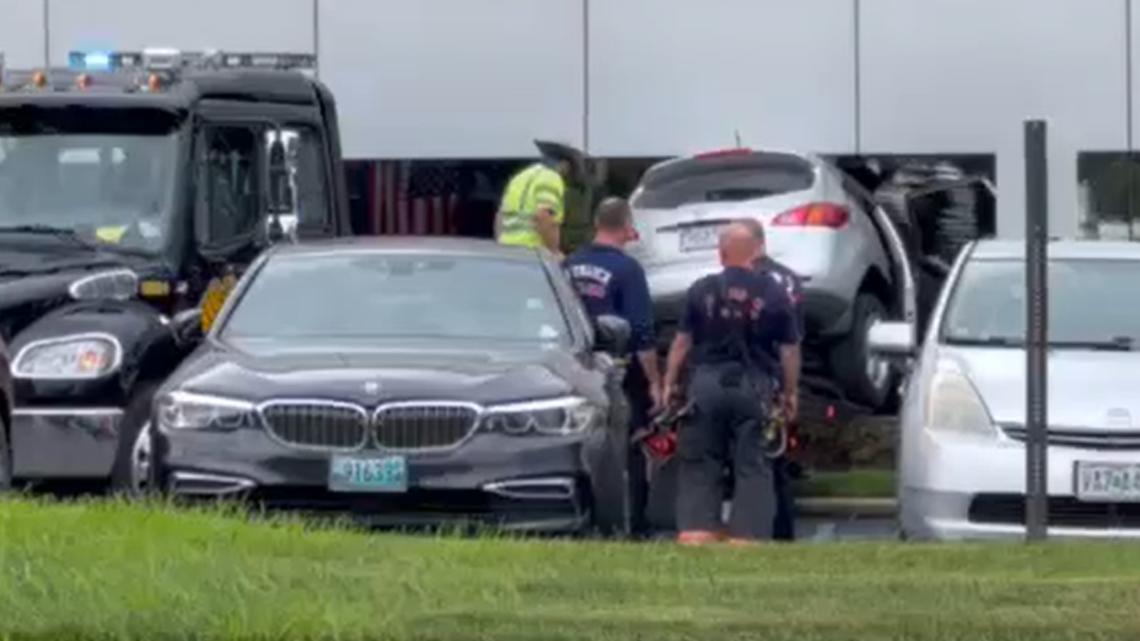 Car crashes into health care building near St. Louis | ksdk.com