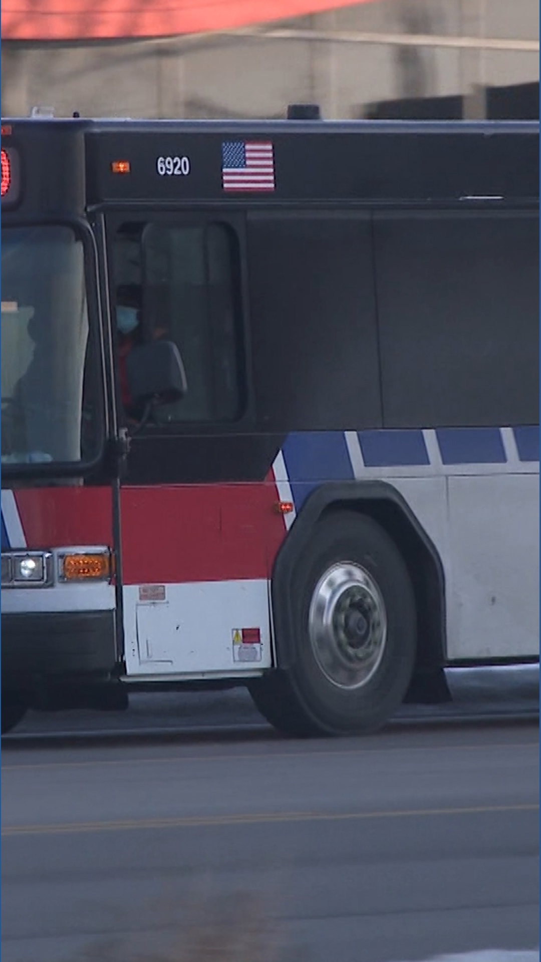 St. Louis residents get first look at new 'Green Line' bus rapid ...