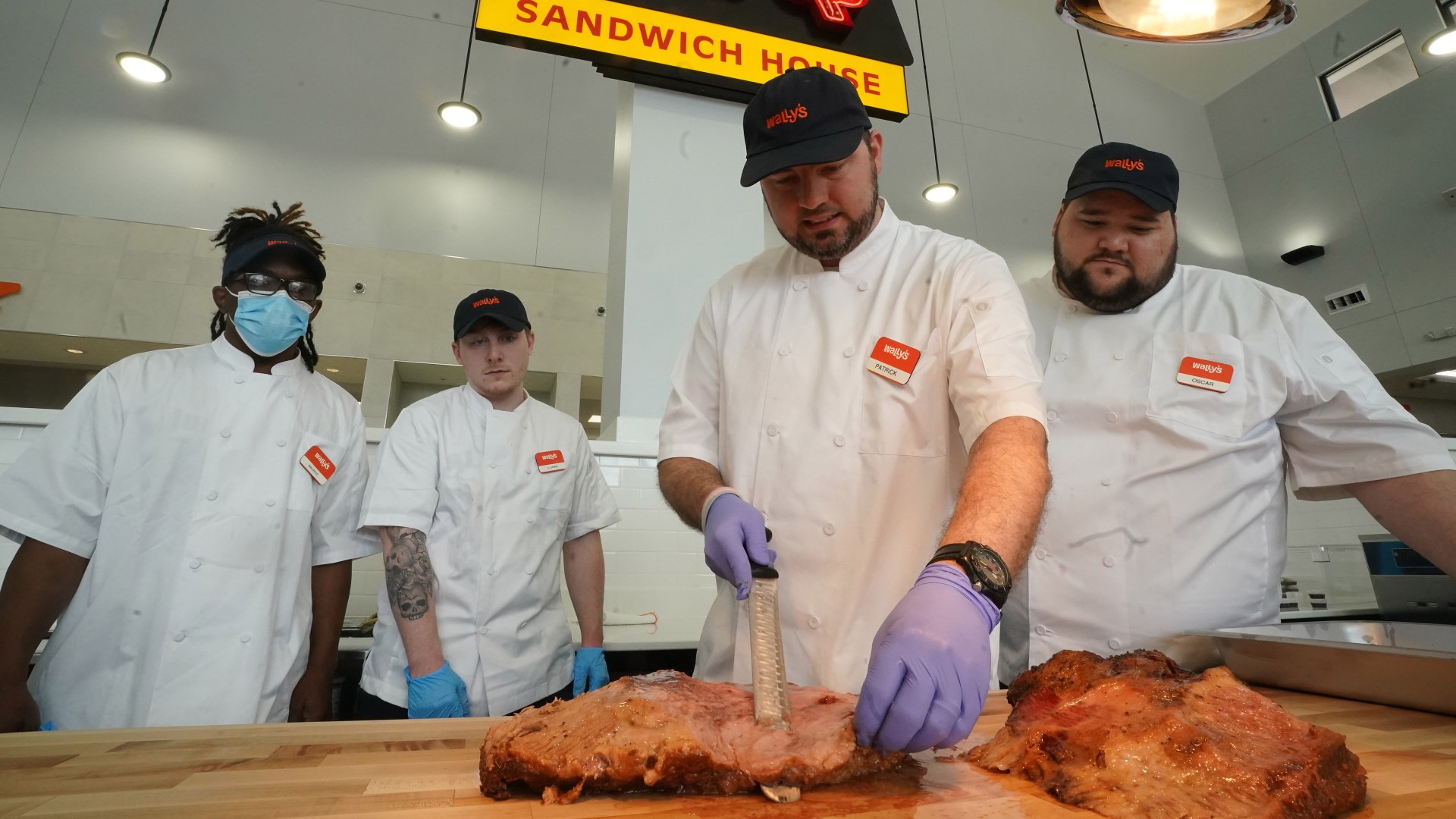 Wally's opens Fenton location | ksdk.com