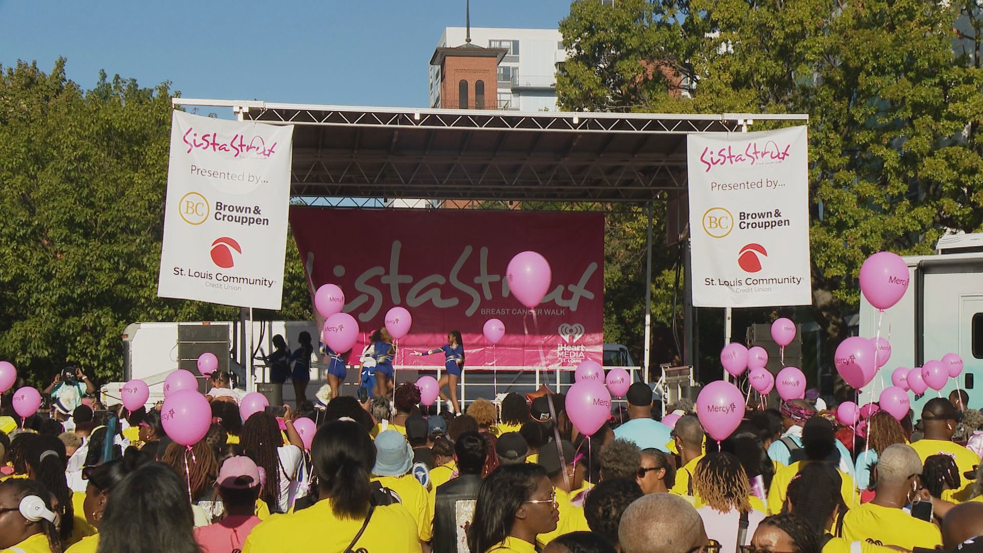 St. Louis Sista Strut 2025: Thousands walk to support Breast Cancer survivors | ksdk.com