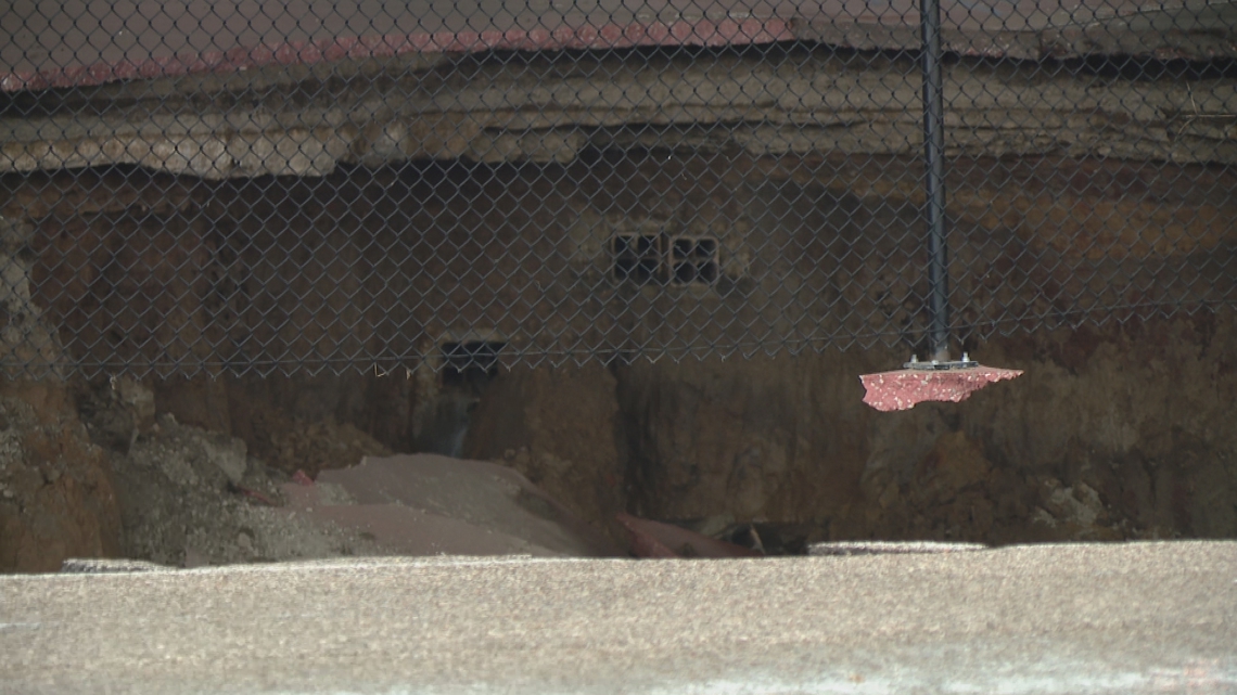 Massive sinkhole closes I-70 and I-44 near St. Louis’ The Dome until ...