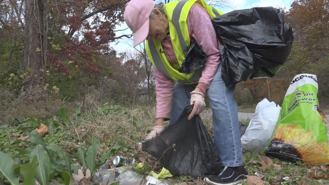 Riverview woman cleans up roadside trash | ksdk.com