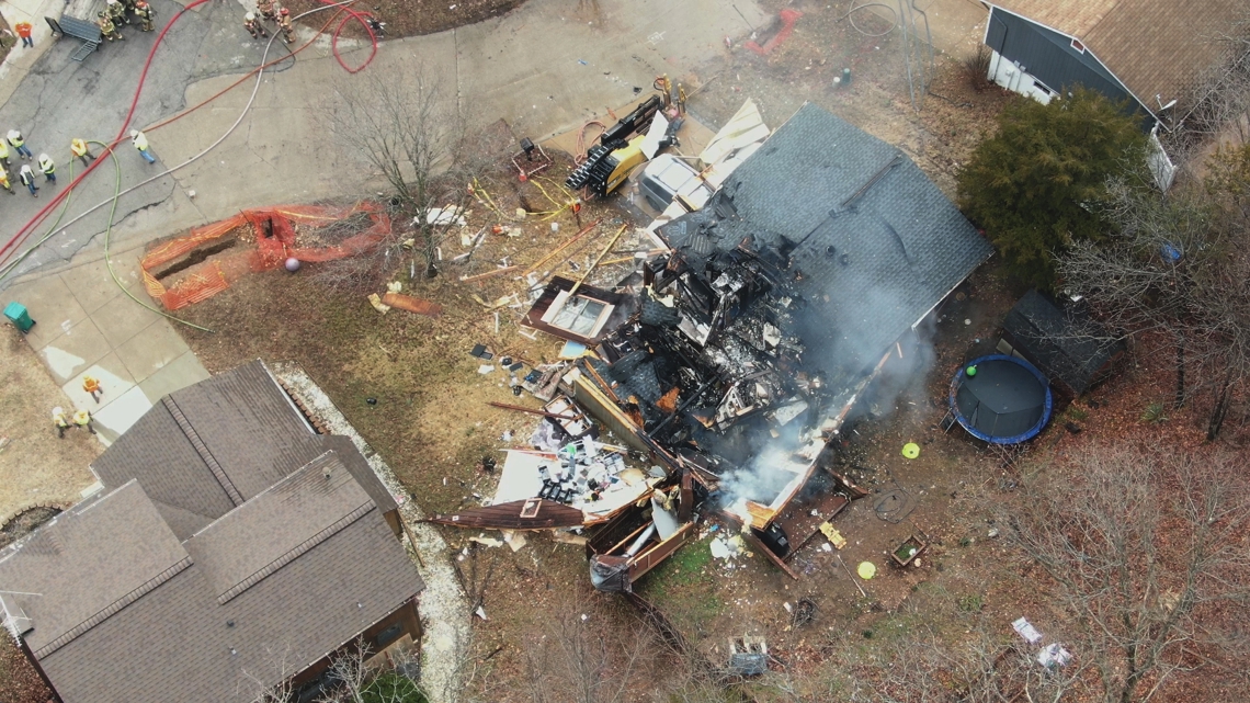 Raw video: House explodes after contractor hits gas line in Missouri ...