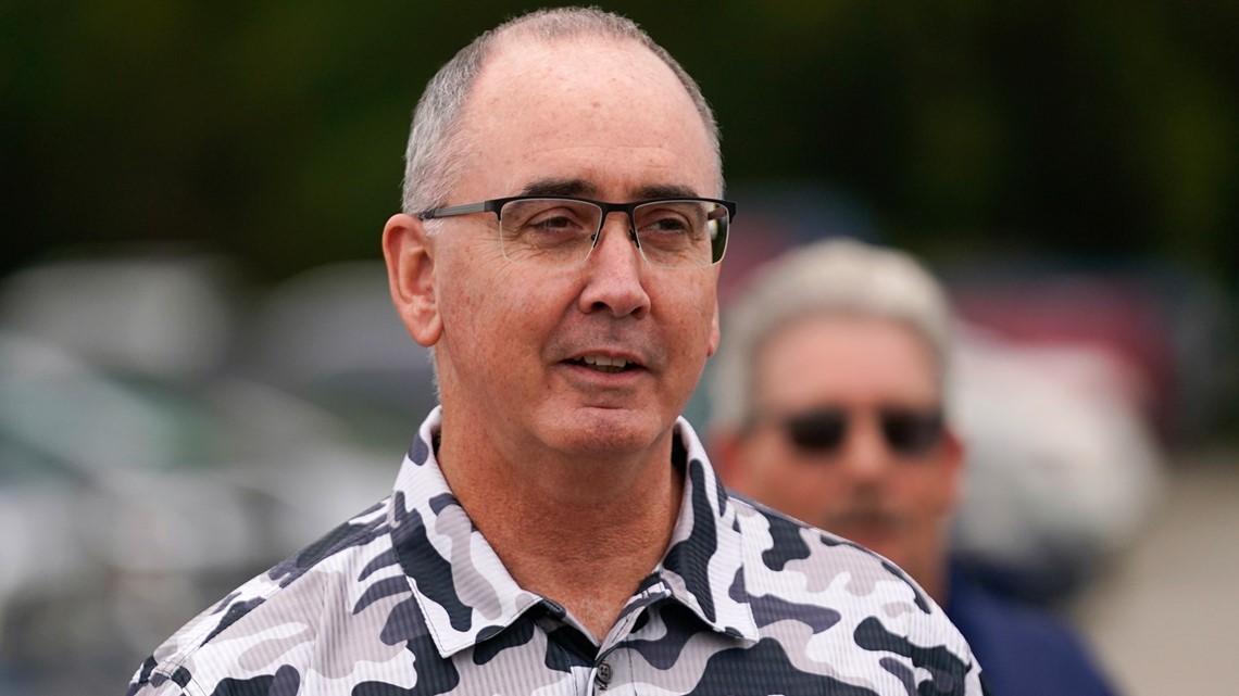 Auto workers stop expanding strikes against Detroit Three | ksdk.com