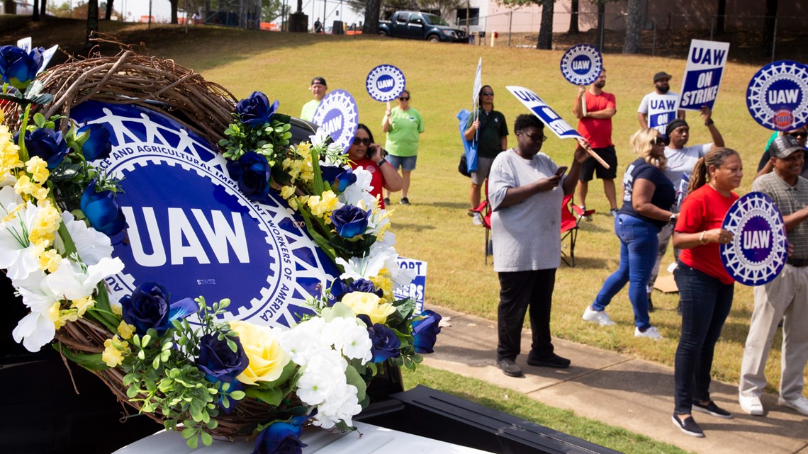 UAW strike update: Targeted strikes expand to 20 states | ksdk.com