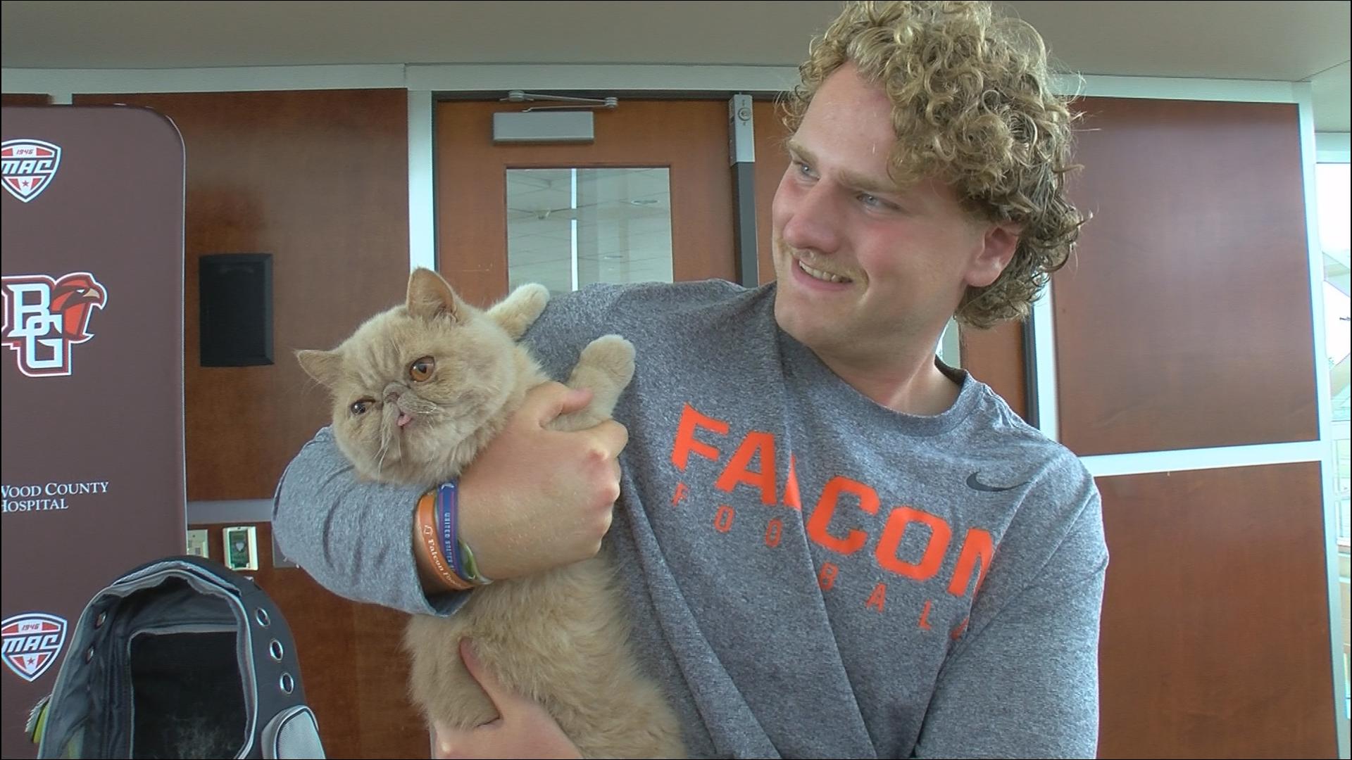 PETA says locker room cat 'Pudge' should stay home from games | ksdk.com