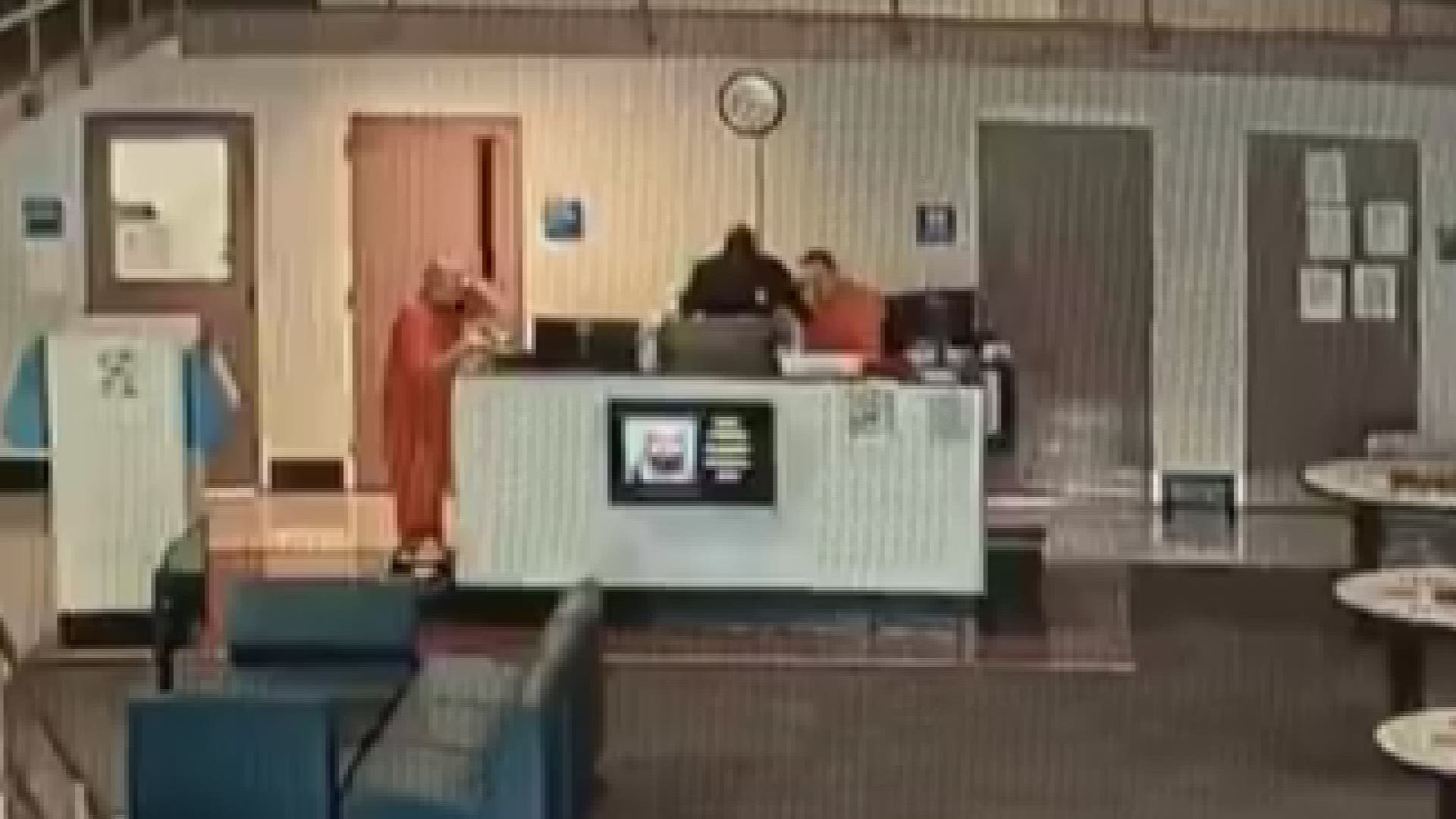 Gwinnett County Jail inmates help deputy | ksdk.com
